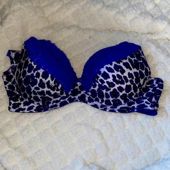 Queen | Intimates & Sleepwear | Bra | Poshmark